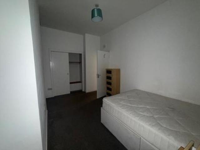 2 bedroom Flat To Let