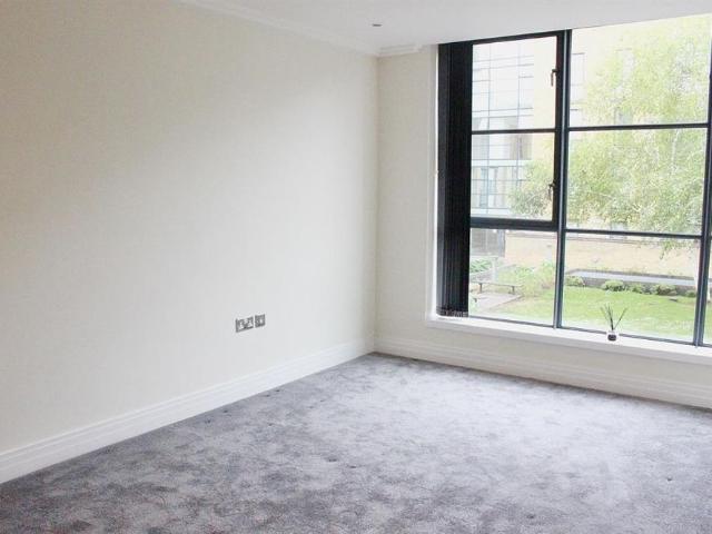 2 bedroom Flat To Let