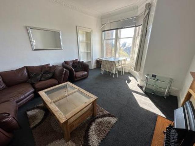 2 bedroom Flat To Let
