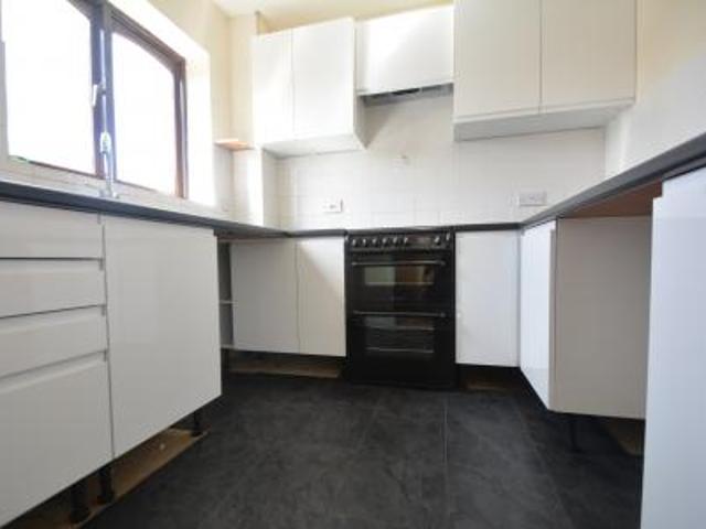 2 bedroom Flat To Let