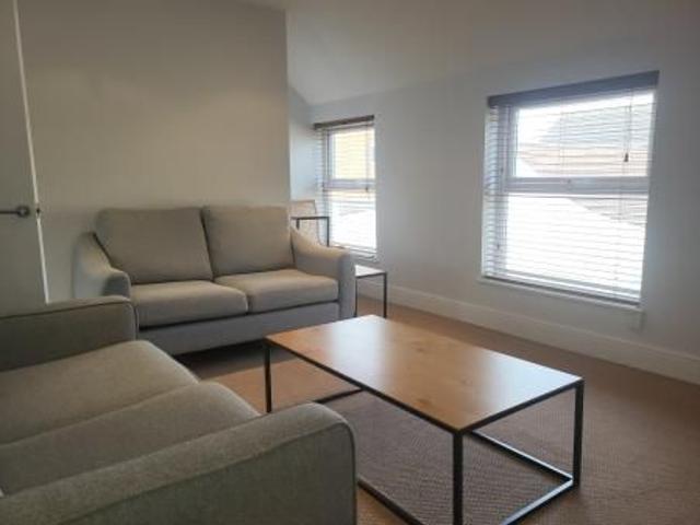 2 bedroom Flat To Let