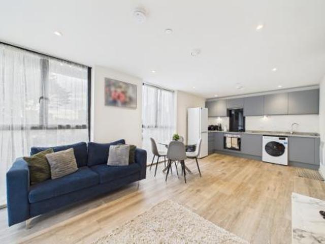 2 bedroom Flat To Let