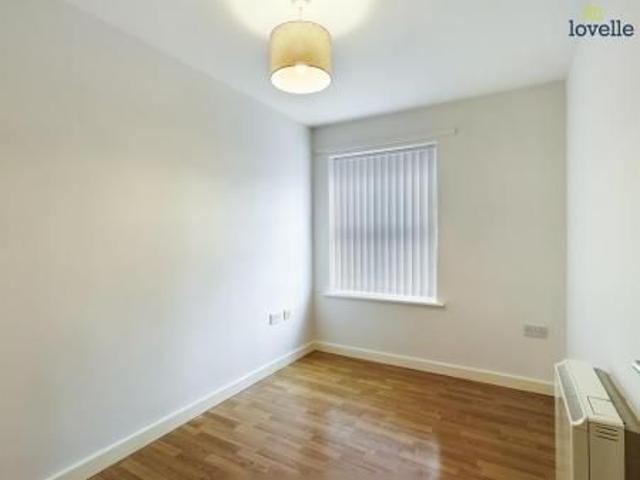 2 bedroom Flat To Let