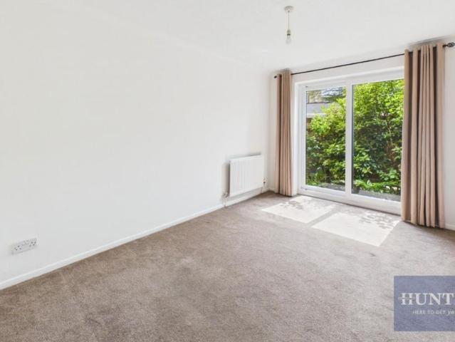 2 bedroom Flat To Let