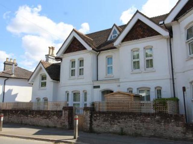 2 bedroom Flat To Let