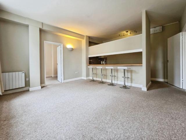 2 bedroom Flat To Let