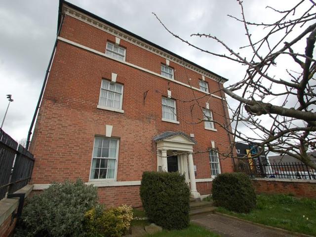 2 bedroom Flat To Let