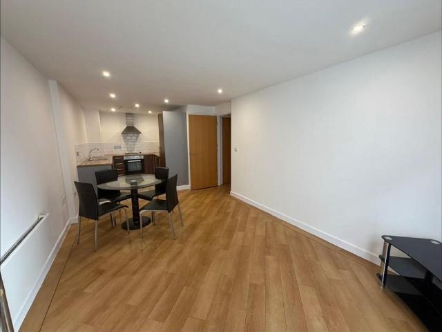 2 bedroom Flat To Let