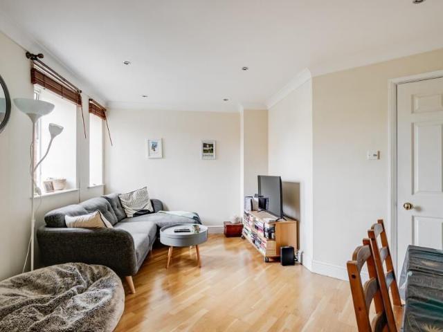 2 Bedroom Flat To Let