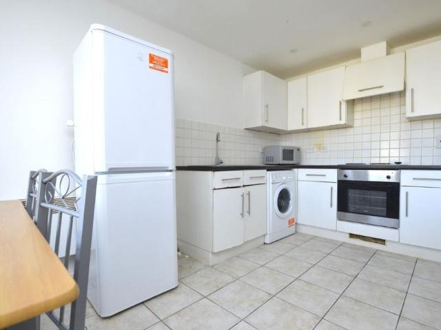 2 bedroom Flat To Let