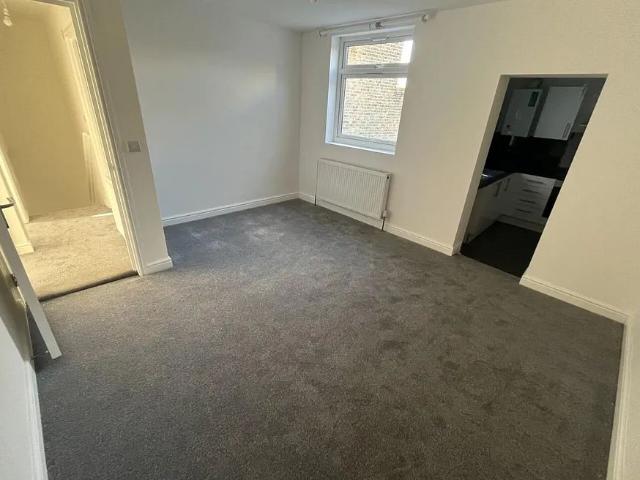 2 bedroom flat to let