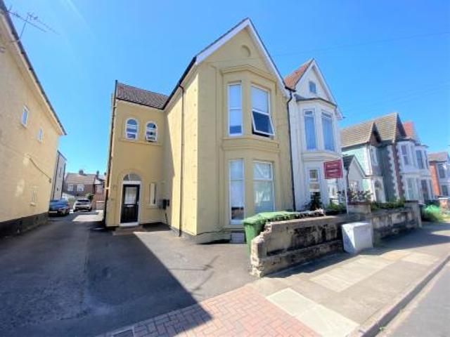 2 bedroom Flat To Let