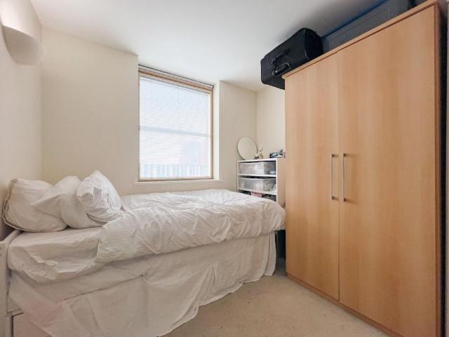 2 bedroom Flat To Let