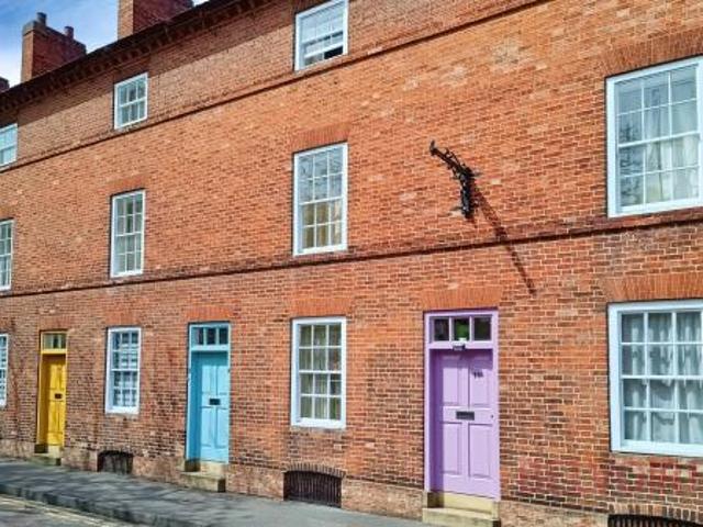 2 bedroom Flat To Let