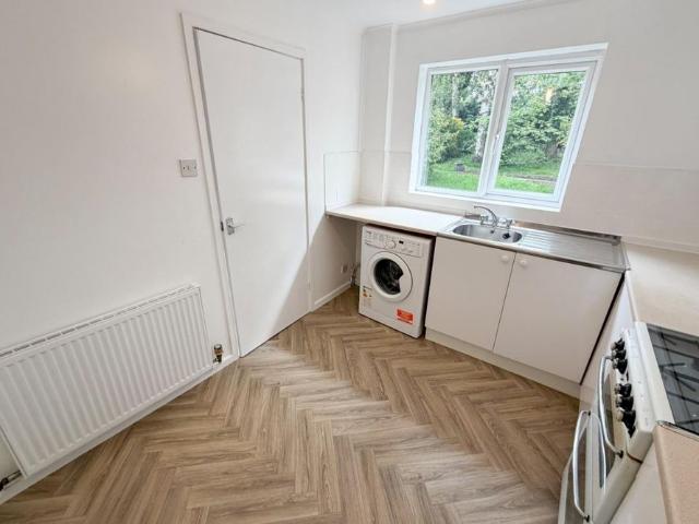 2 bedroom Flat To Let