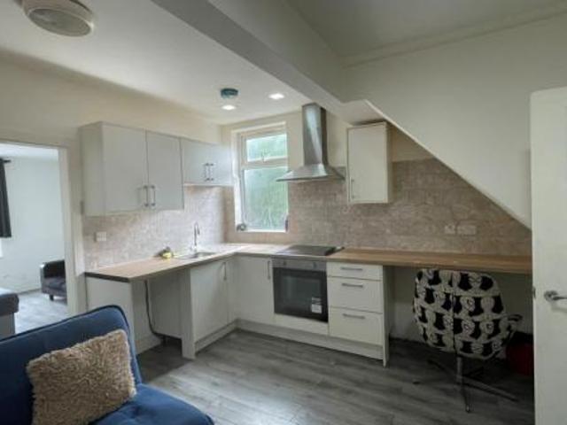 2 bedroom Flat To Let