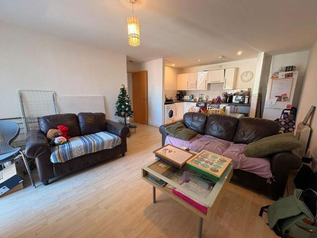 2 bedroom Flat To Let