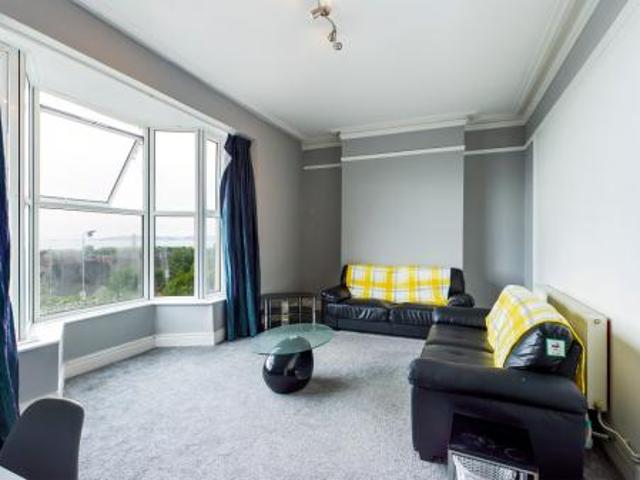 2 bedroom Flat To Let