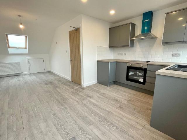 2 bedroom Flat To Let