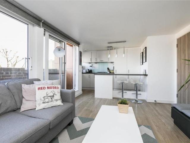 2 bedroom Flat To Let