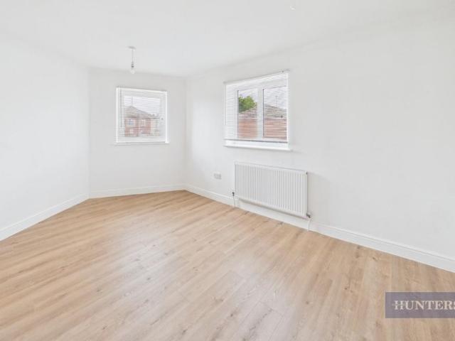 2 bedroom Flat To Let