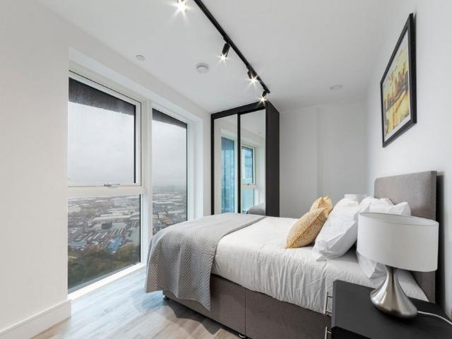 2 bedroom Flat To Let