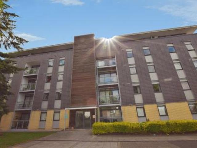 2 bedroom Flat To Let