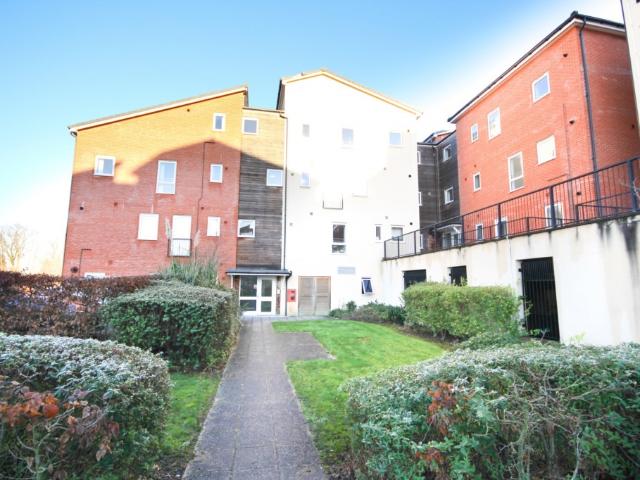 2 bedroom Flat To Let