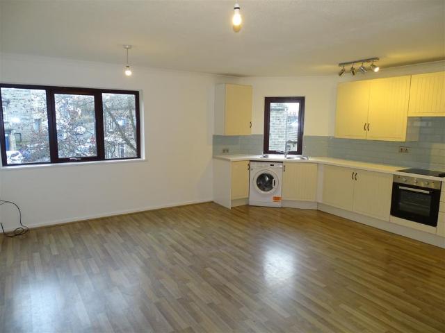 2 bedroom Flat To Let