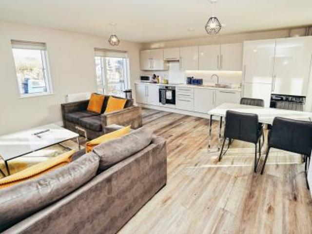 2 bedroom Flat To Let
