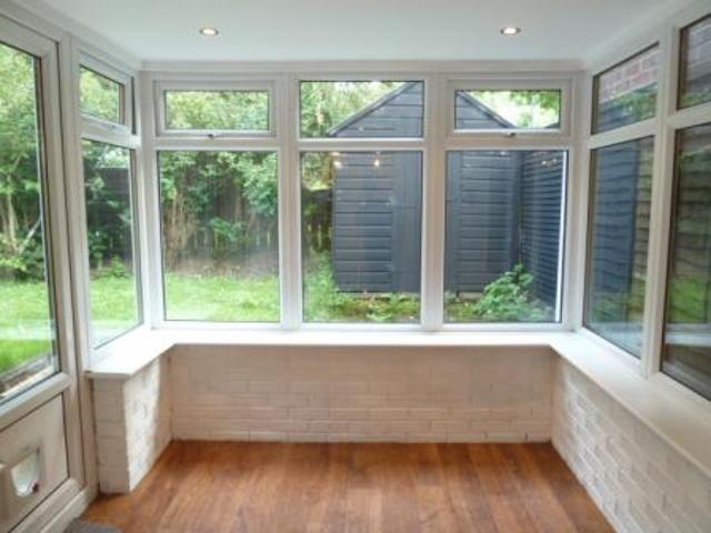 2 bedroom Flat To Let