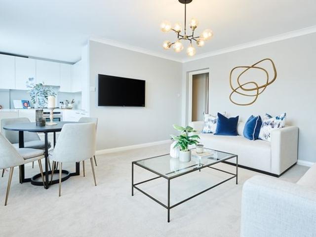 2 bedroom Flat to let Fulham Road, South Kensington SW3
