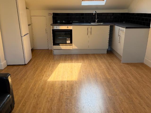 2 bedroom Flat to let Sunny Gardens Road, London