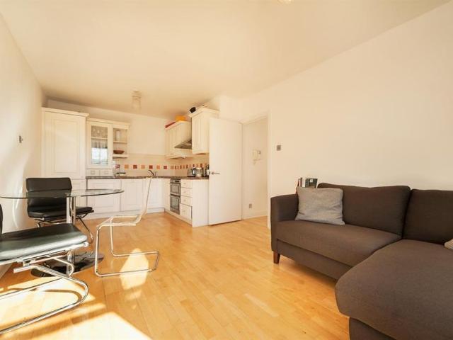 2 bedroom Flat To Let Total Size: 519 SQ FT