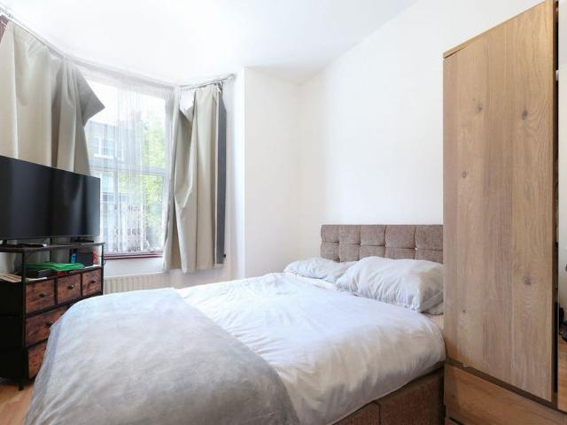 2 bedroom Flat To Let Total Size: 528 SQ FT