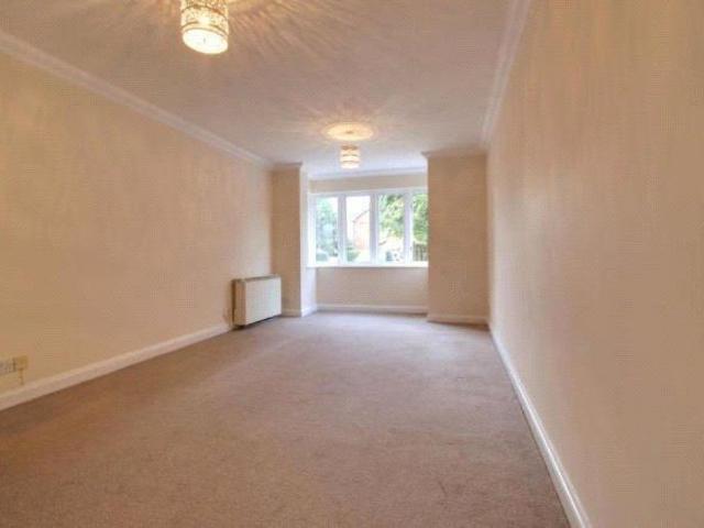 2 bedroom Flat To Let Total Size: 560 SQ FT
