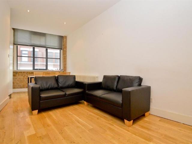 2 bedroom Flat To Let Total Size: 582 SQ FT