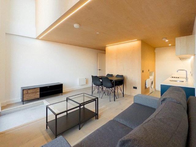 2 bedroom Flat To Let Total Size: 593 SQ FT