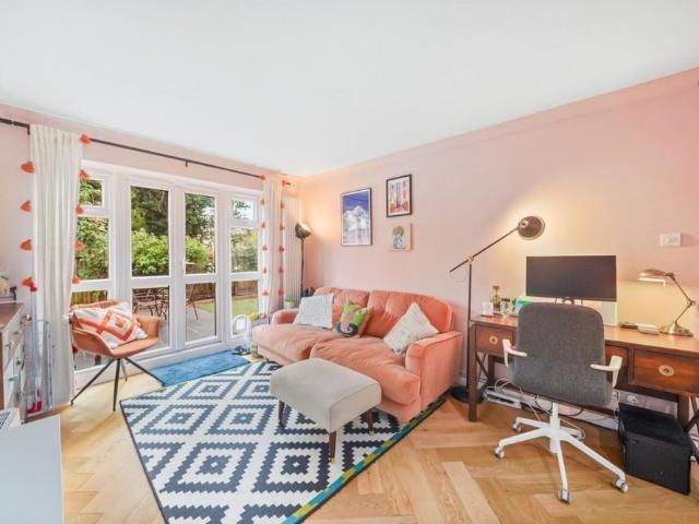 2 bedroom Flat To Let Total Size: 611 SQ FT