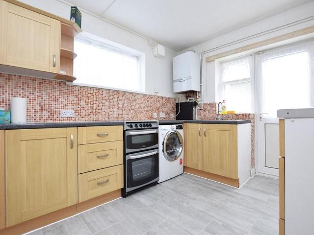 2 bedroom Flat To Let Total Size: 614 SQ FT