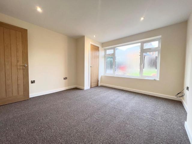 2 bedroom Flat To Let Total Size: 657 SQ FT