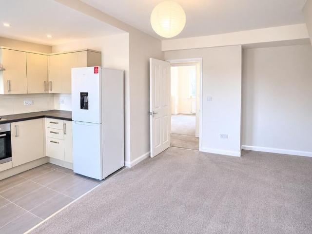 2 bedroom Flat To Let Total Size: 676 SQ FT