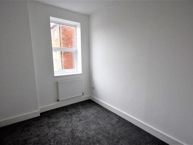 2 bedroom Flat To Let Total Size: 699 SQ FT