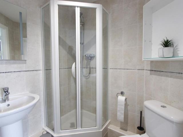 2 bedroom Flat To Let Total Size: 711 SQ FT