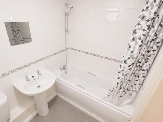 2 bedroom Flat To Let Total Size: 721 SQ FT
