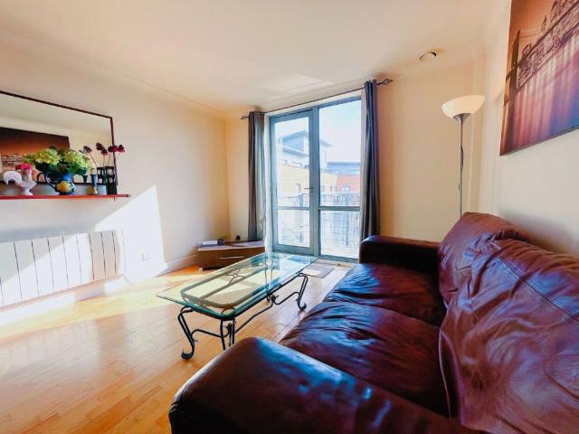 2 bedroom Flat To Let Total Size: 722 SQ FT