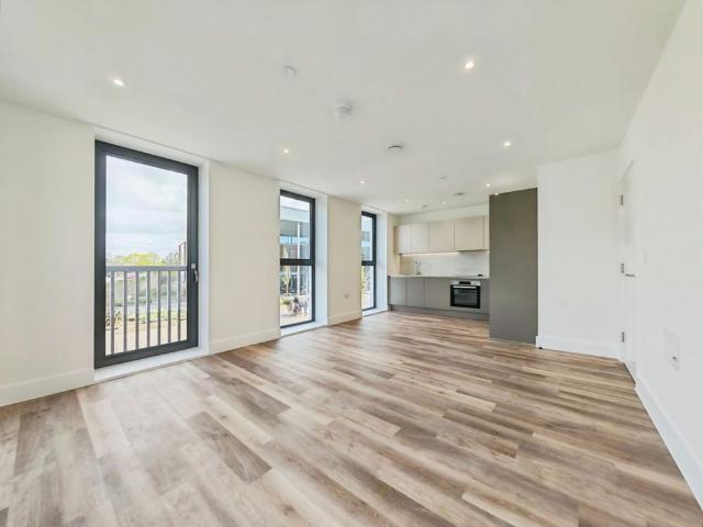 2 bedroom Flat To Let Total Size: 792 SQ FT