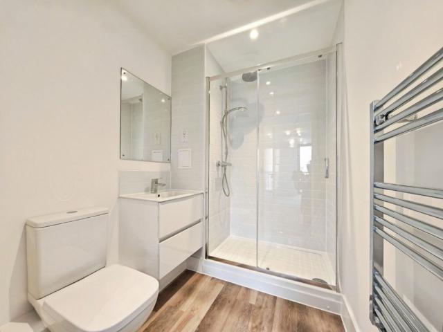 2 bedroom Flat To Let Total Size: 792 SQ FT