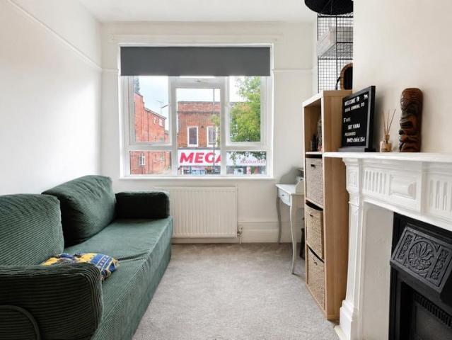 2 bedroom Flat To Let Total Size: 796 SQ FT