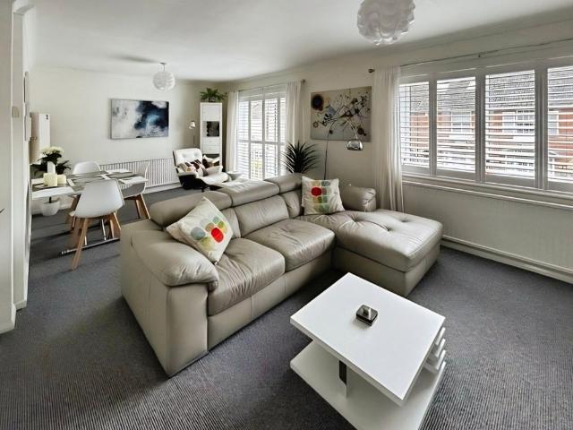 2 bedroom Flat To Let Total Size: 797 SQ FT